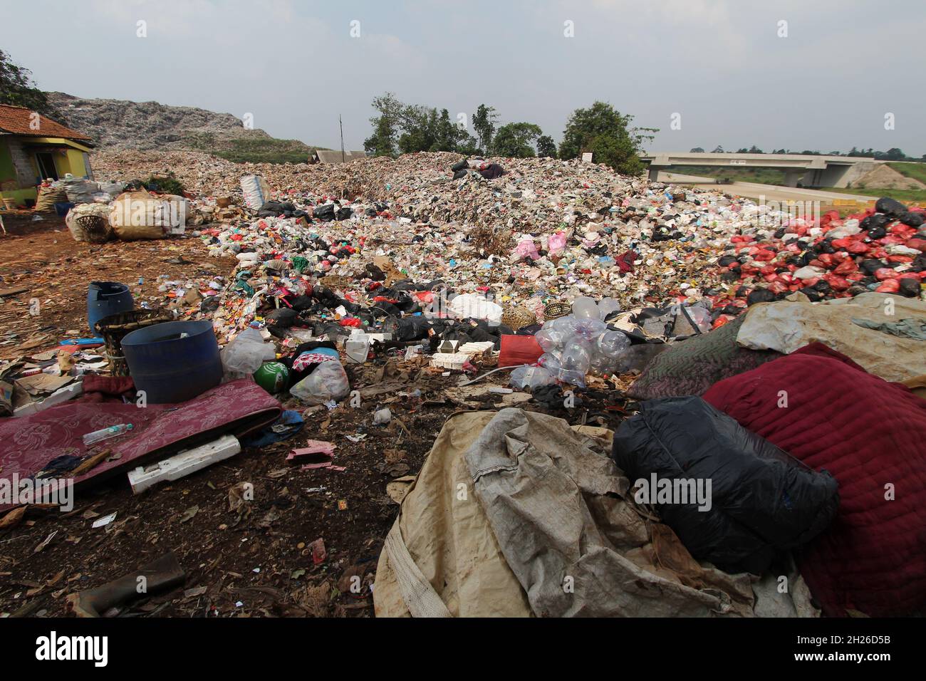 Integrated waste processing site hi-res stock photography and images ...