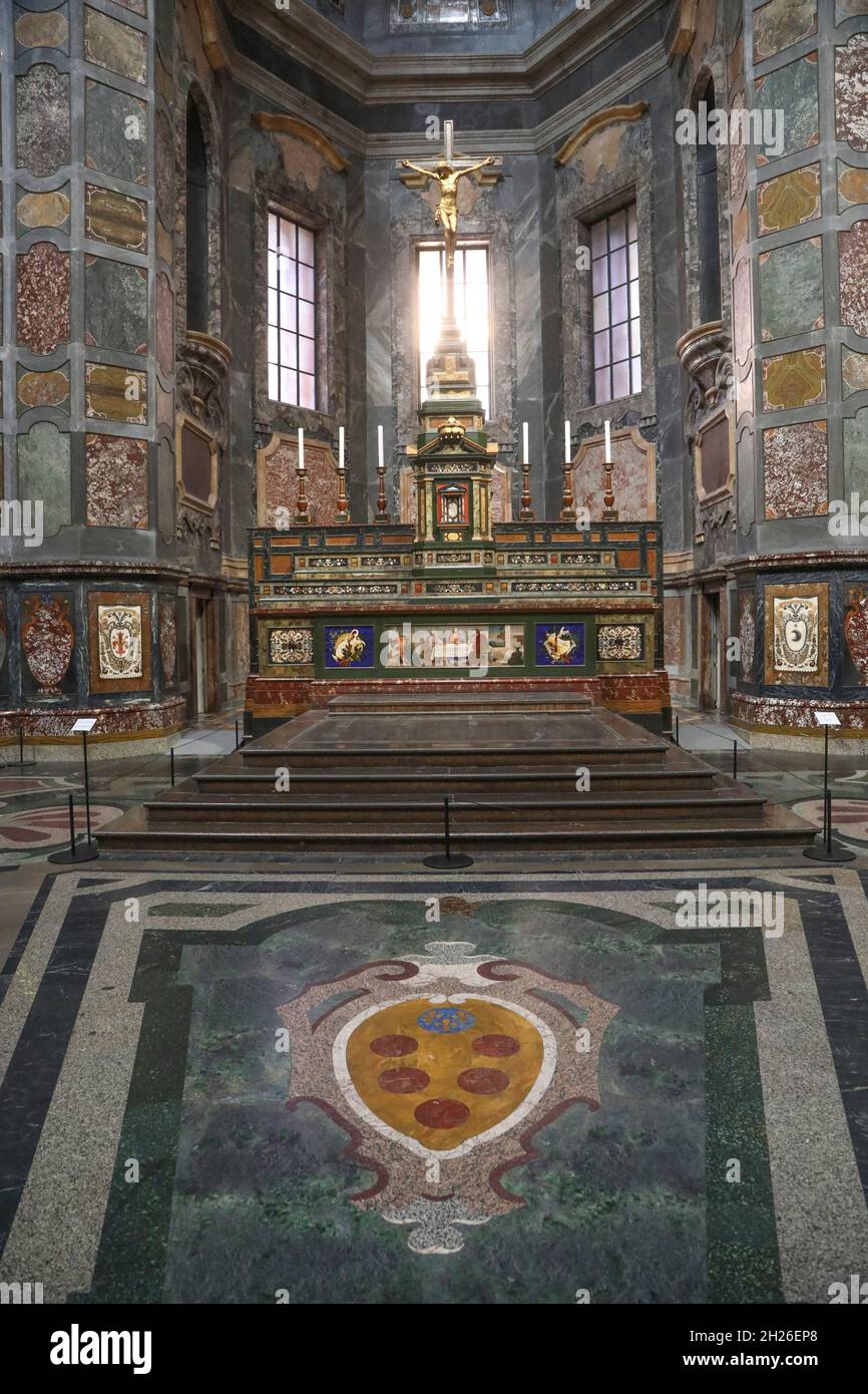 Medici family emblem hi-res stock photography and images - Alamy