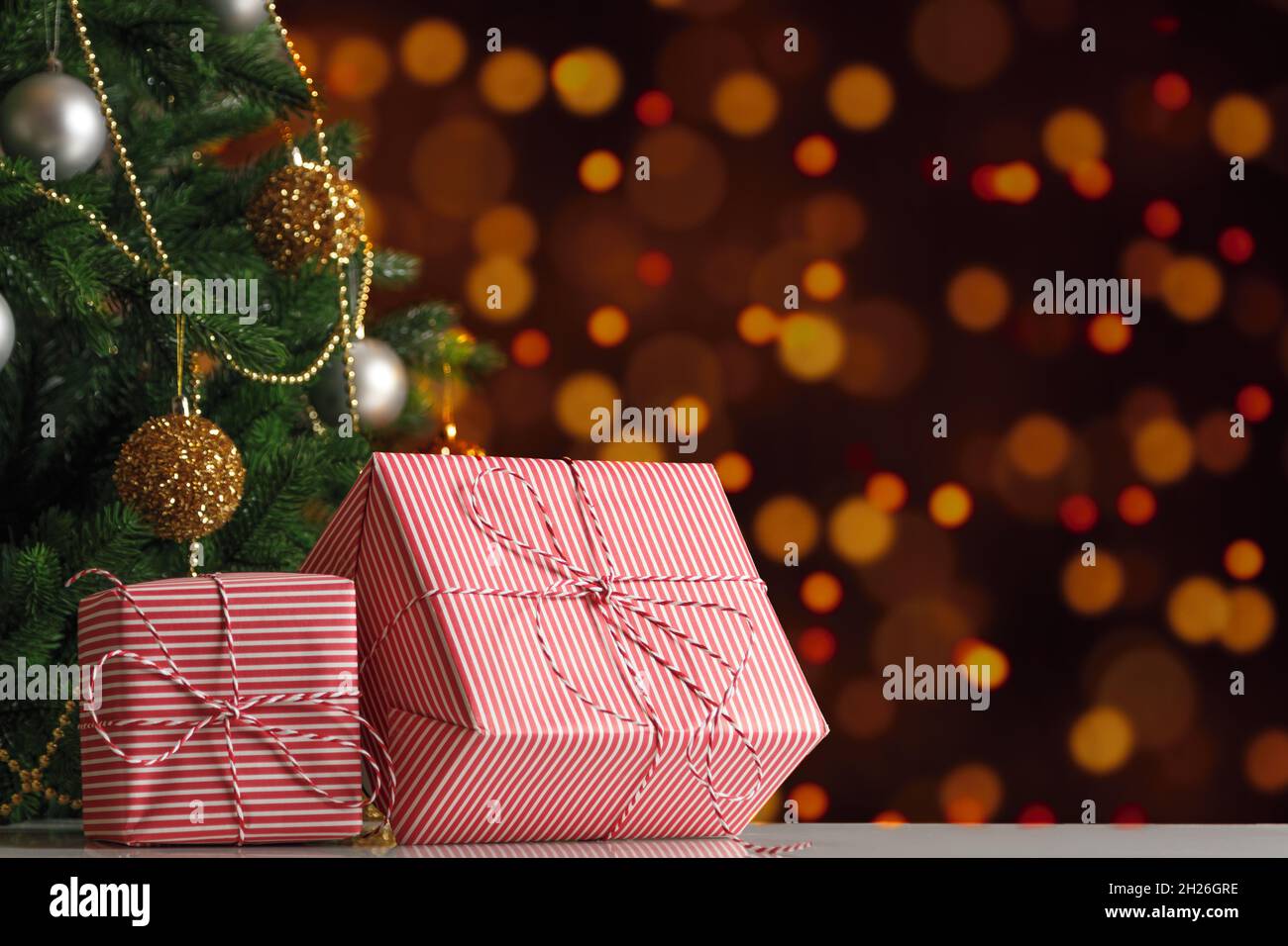 Shiny christmas tree gift boxes hi-res stock photography and images - Alamy