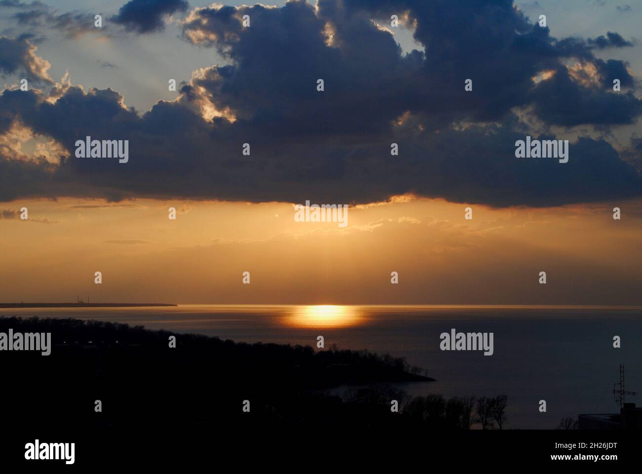 Sunset over Lake Erie, Lakewood, Ohio Stock Photo - Alamy