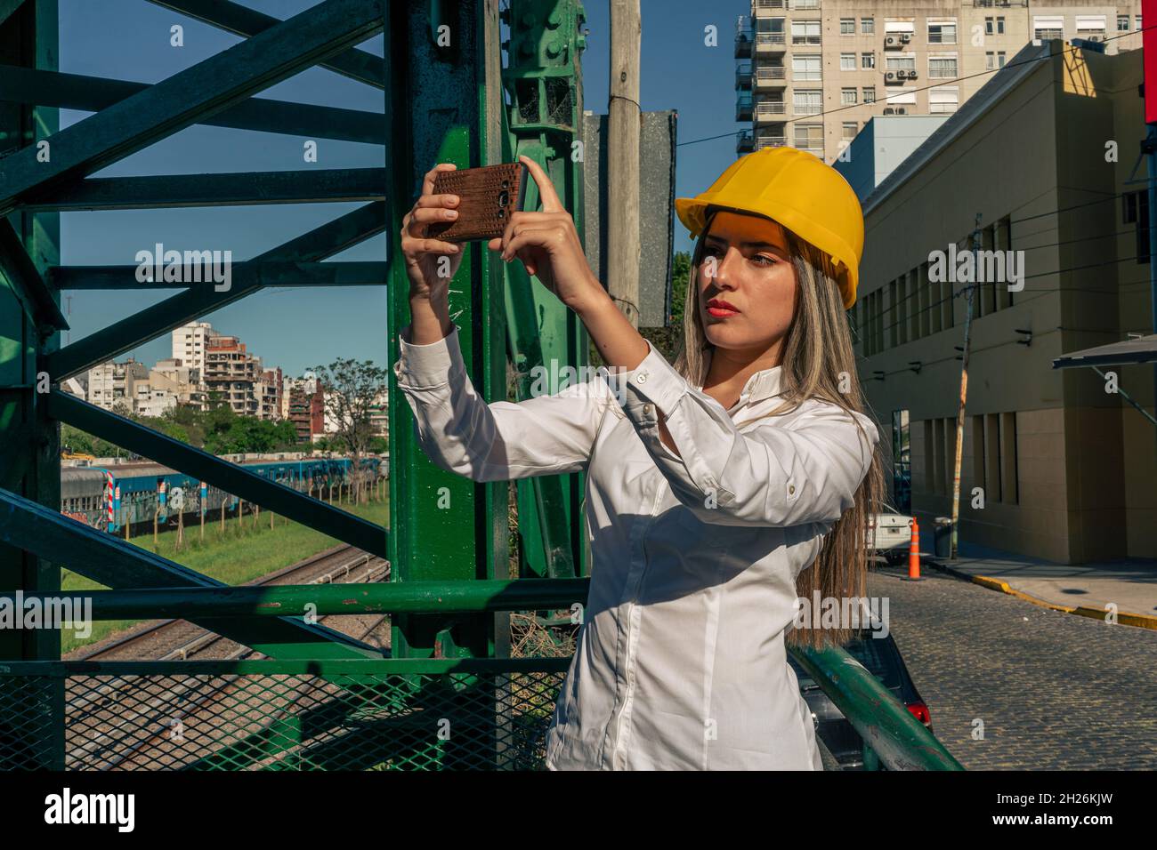Woman engineer bridge hi-res stock photography and images - Alamy