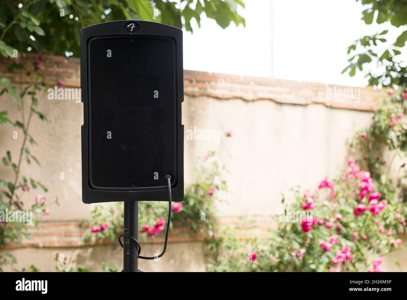 Garden sound system hi-res stock photography and images - Alamy