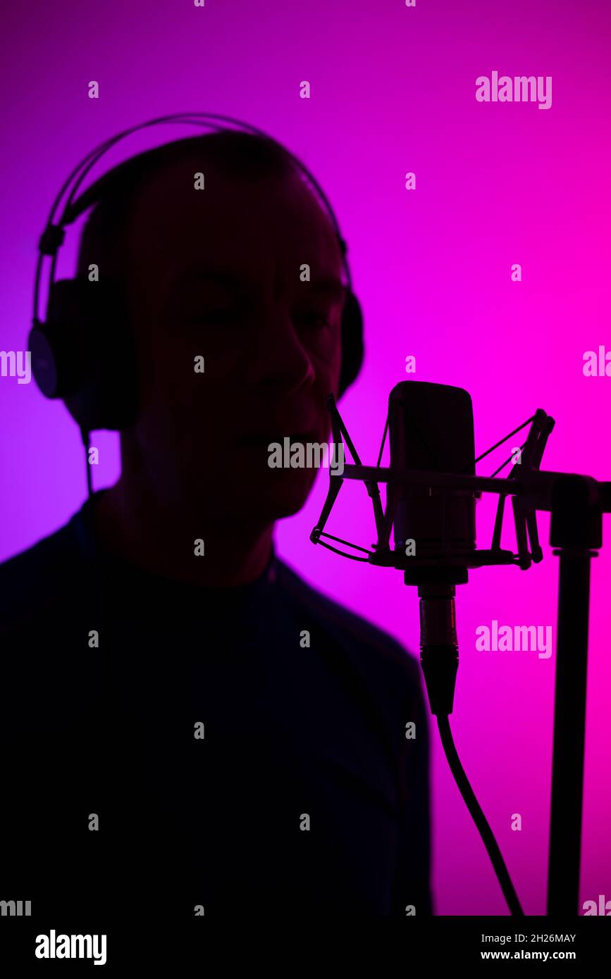 Voice over artist in booth hi-res stock photography and images - Alamy