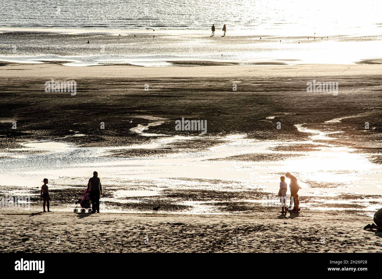 L s lowry football hi-res stock photography and images - Alamy