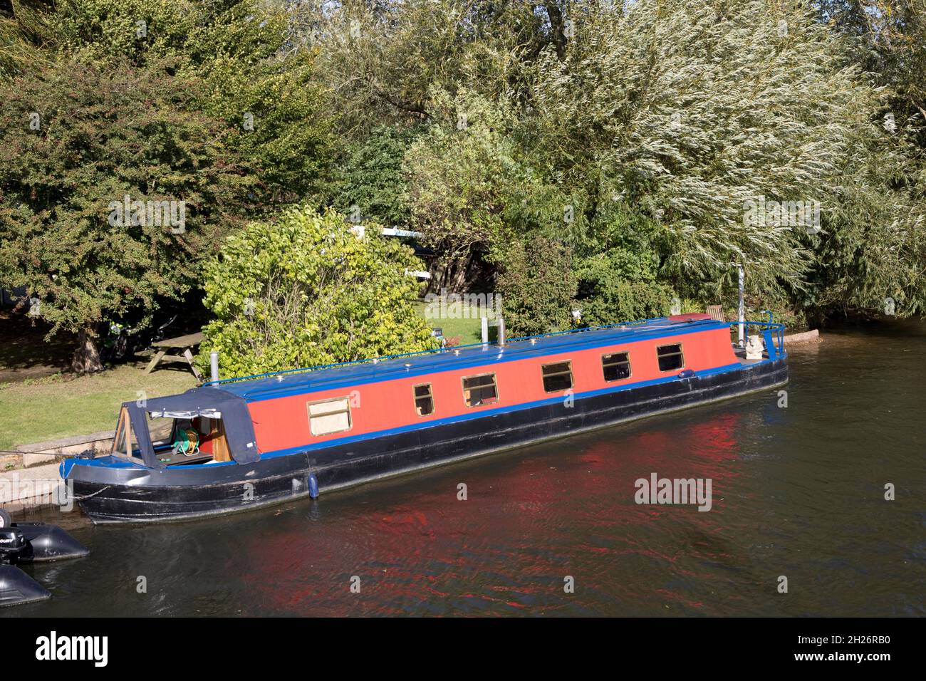 Blue narrow boat hi-res stock photography and images - Alamy