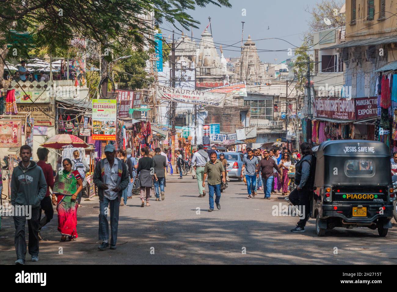 India udaipur busy street hi-res stock photography and images - Alamy