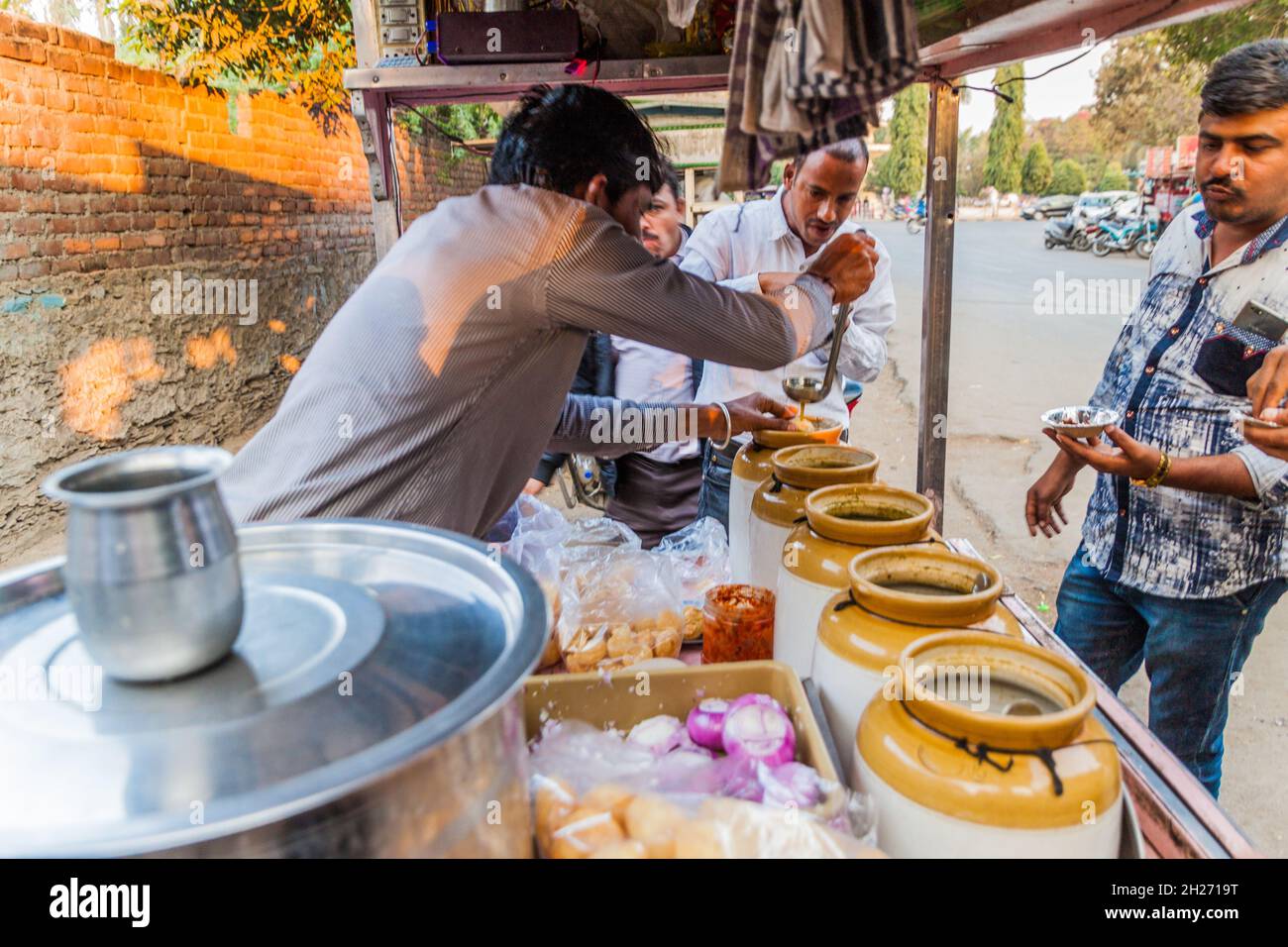 Panipuri hi-res stock photography and images - Alamy