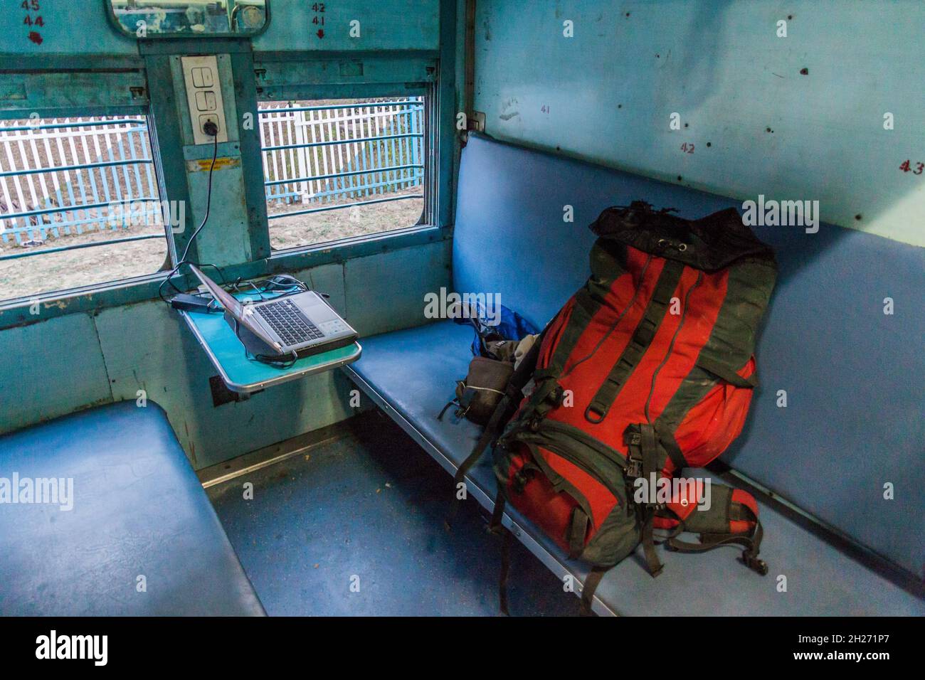 India sleeper class train hi-res stock photography and images - Alamy