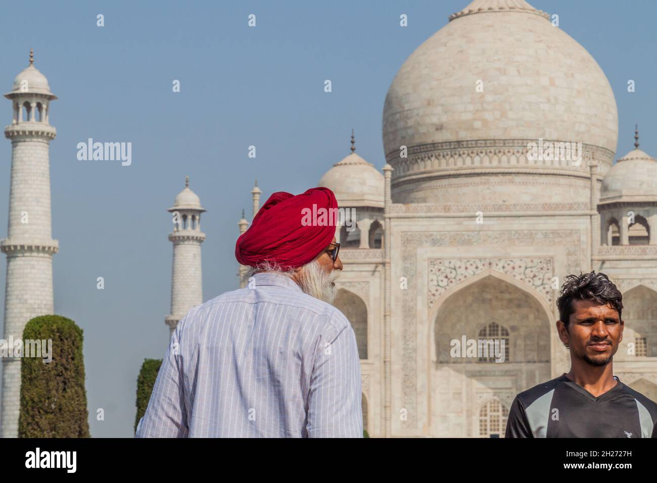 People visiting taj mahal hi-res stock photography and images - Alamy