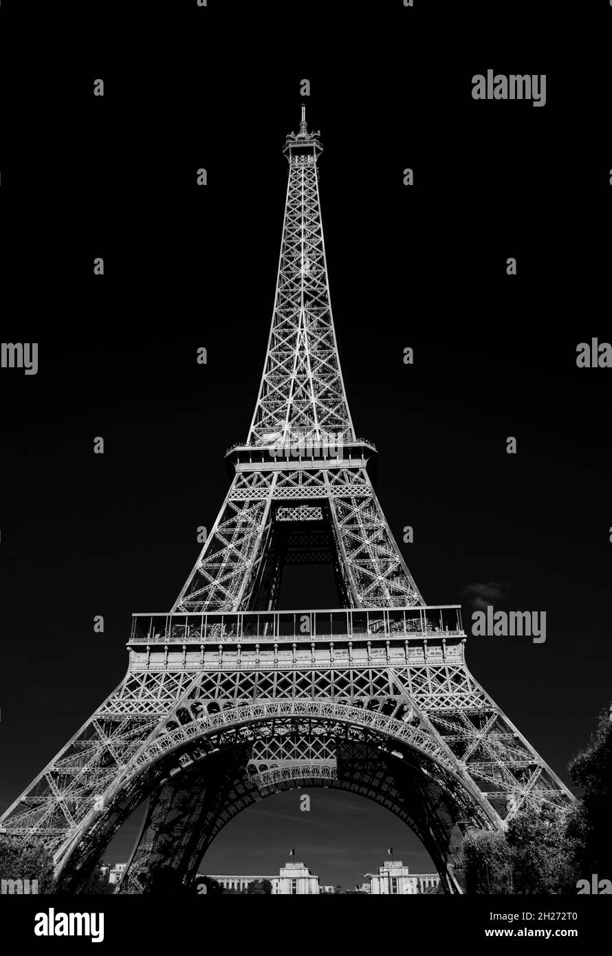 Grayscale of the Eiffel Tower in Paris, France Stock Photo - Alamy