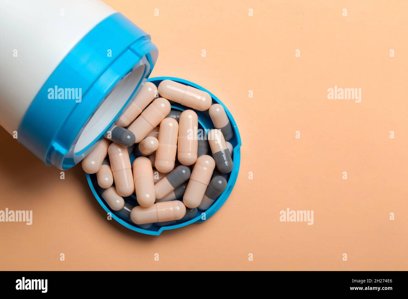 Top view photo of pills, medicines and capsules Stock Photo - Alamy