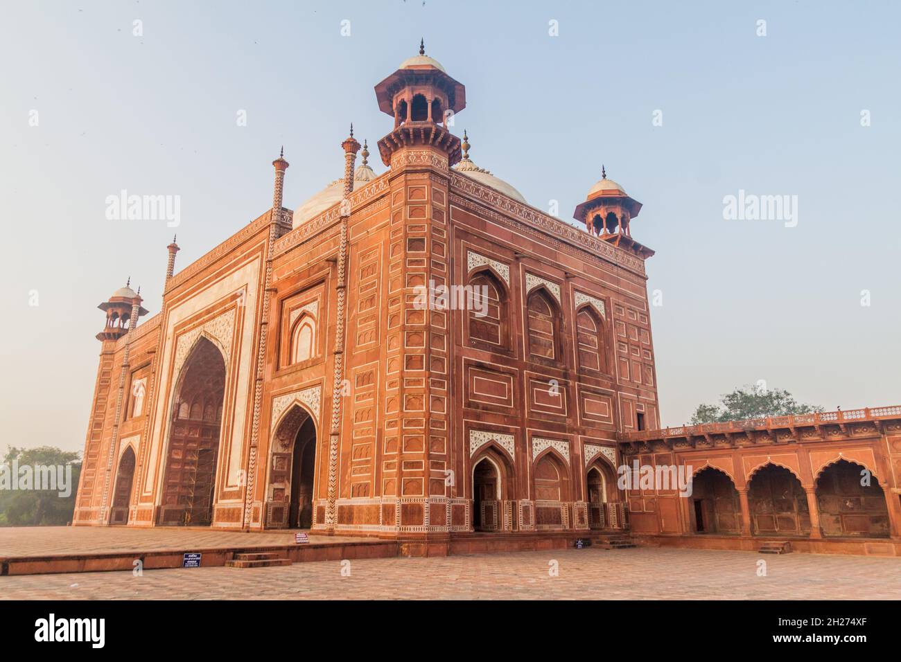 Mosque at taj mahal hi-res stock photography and images - Alamy