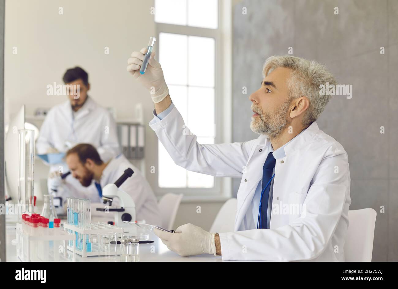 Biologist laboratory senior hi-res stock photography and images - Alamy