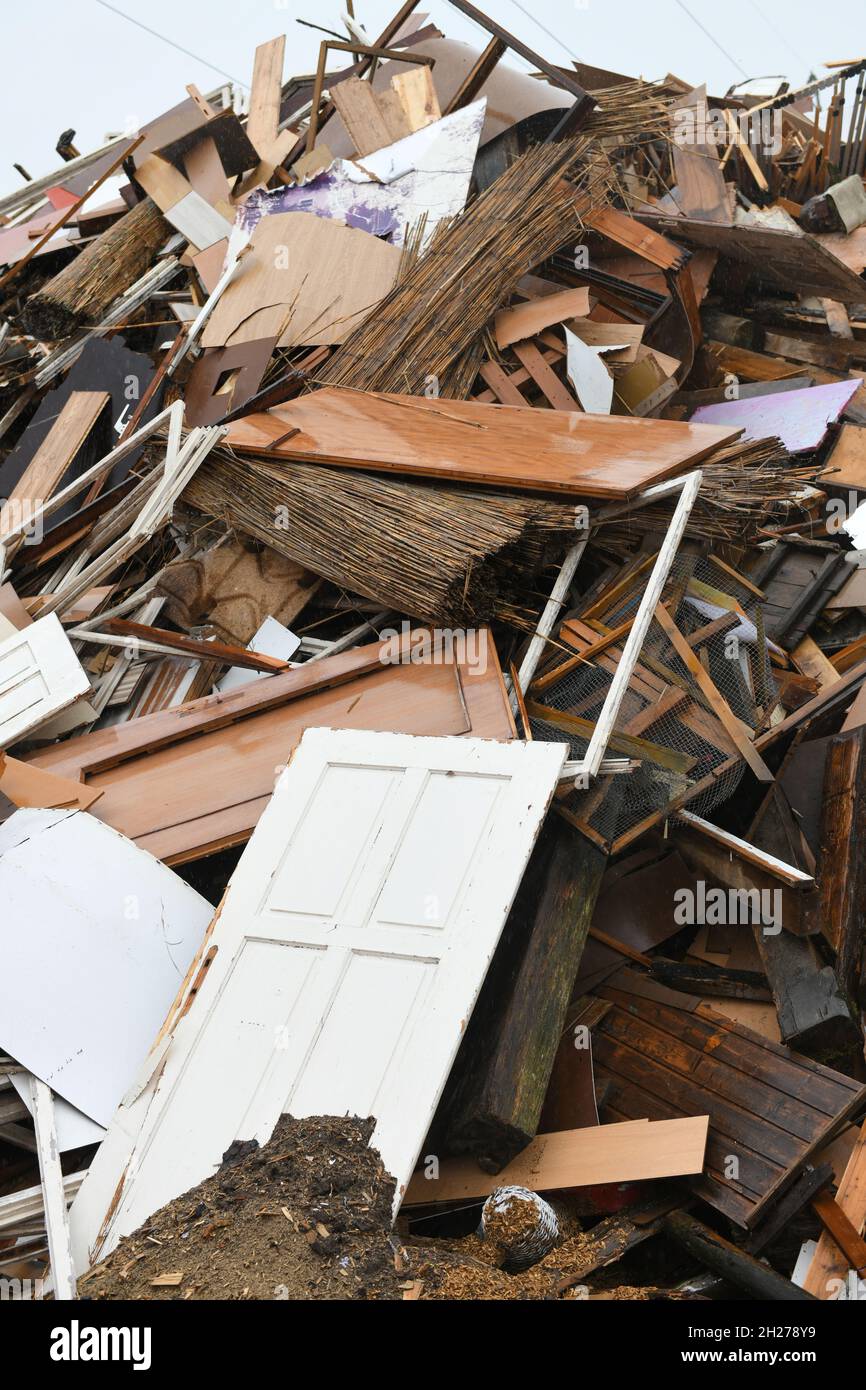 Holzabfälle bei einer holzverarbeitenden Firma in Österreich - Wood ...
