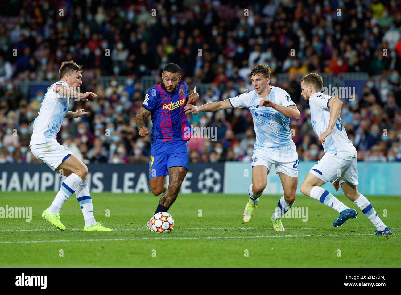 Memphis Depay of FC Barcelona in action during the UEFA Champions ...