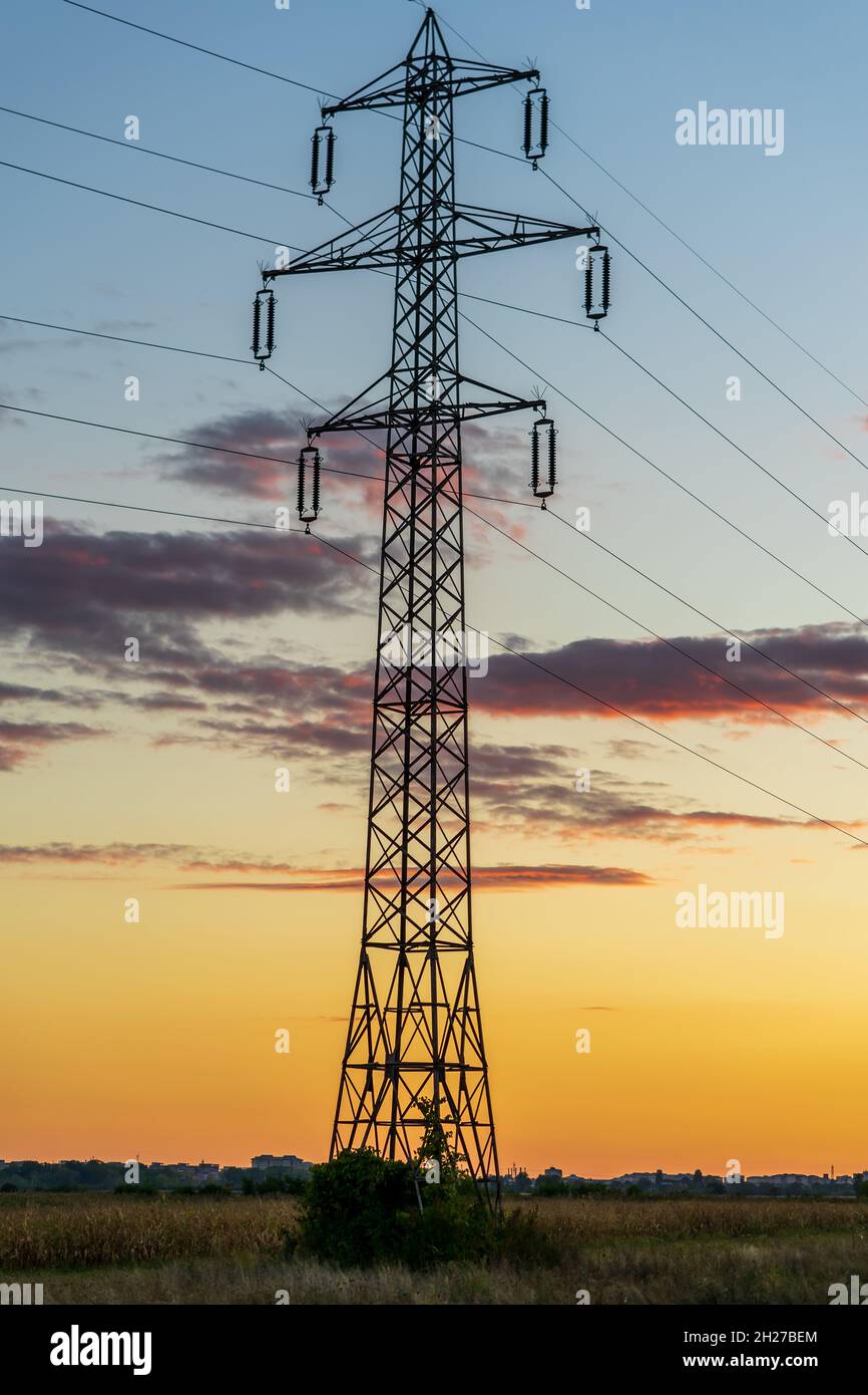 Vertical shot powerline tower hi-res stock photography and images - Alamy