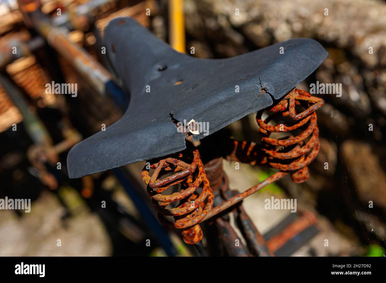 Rusty bicycle parts hi-res stock photography and images - Alamy