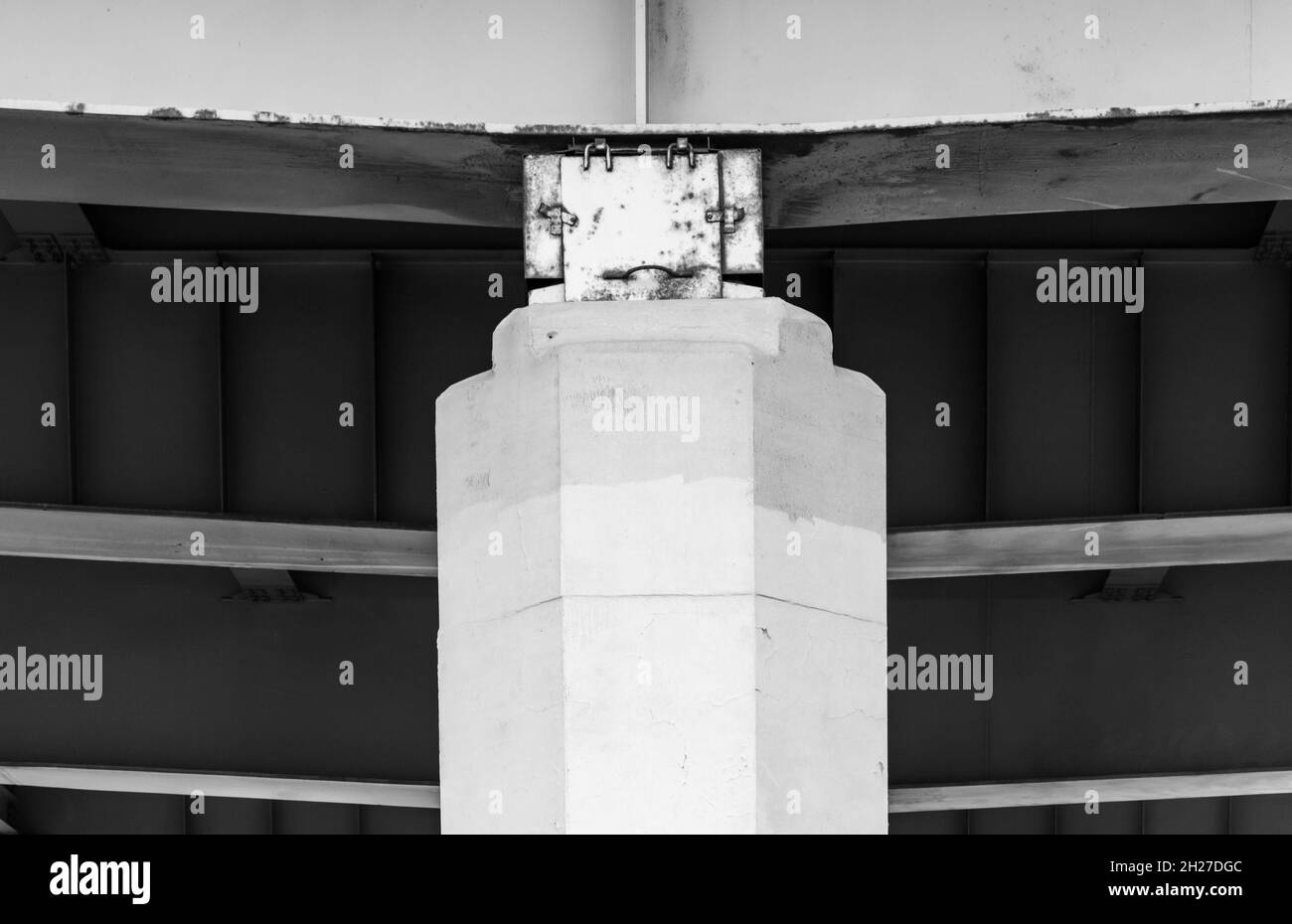 Steel column base hi-res stock photography and images - Alamy