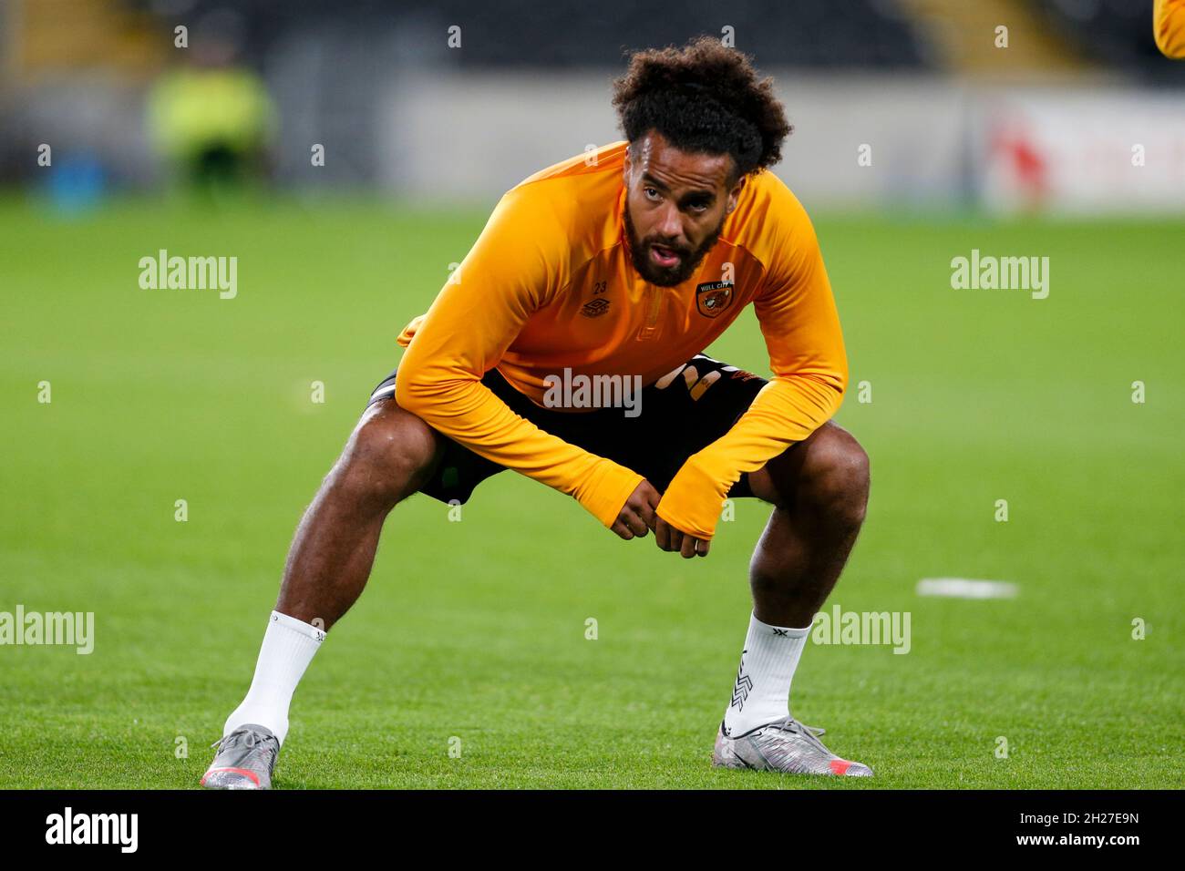 Hull, UK. 20th Oct, 2021. Tom Huddlestone #23 of Hull City warms up ...