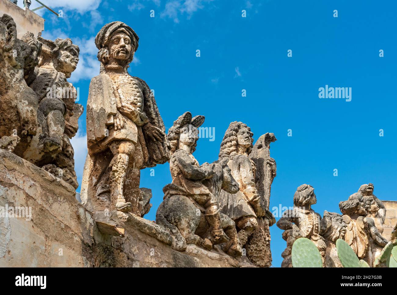 Statues of monsters hi-res stock photography and images - Alamy