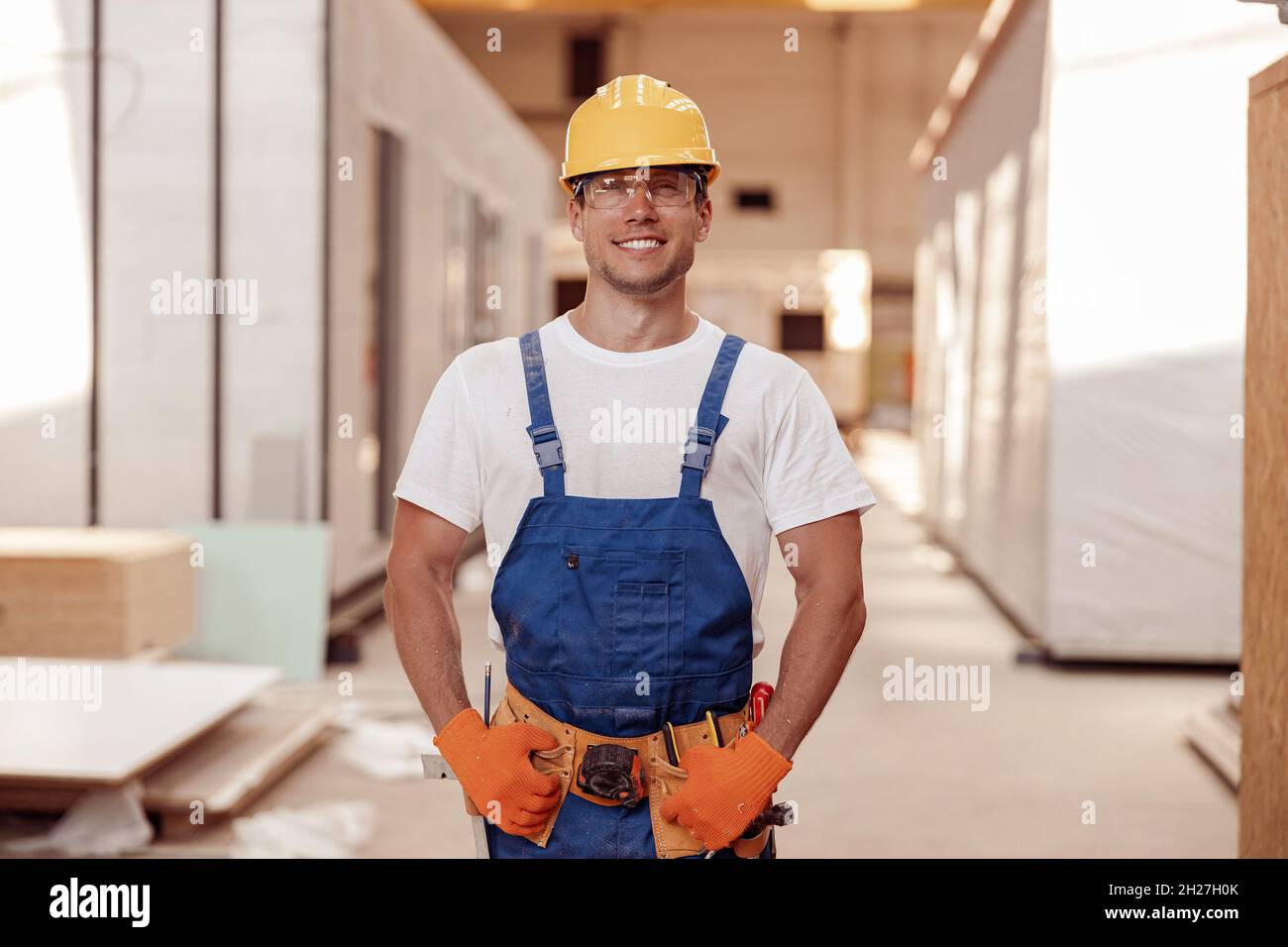 Workman construction industry hi-res stock photography and images - Alamy