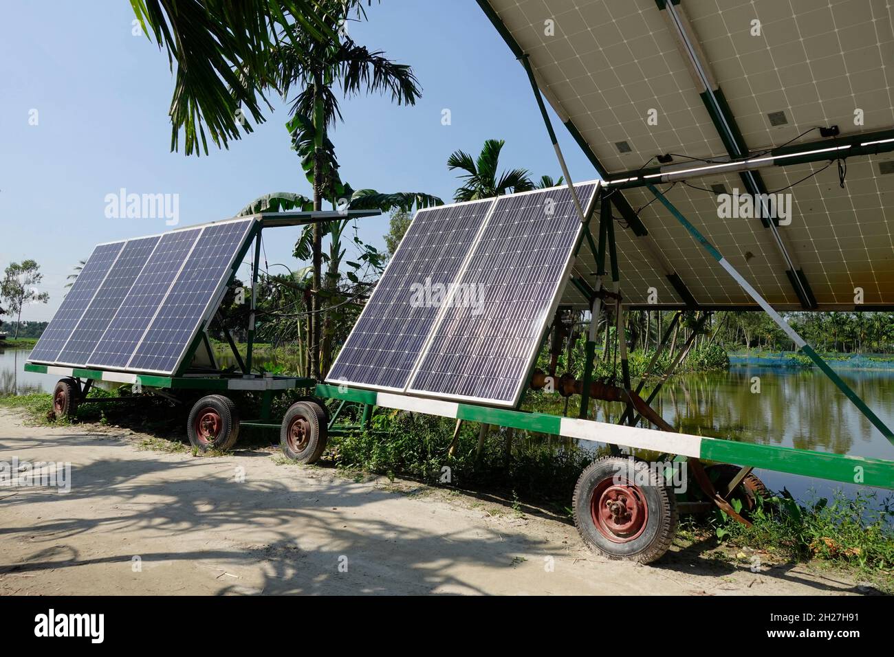 Portable Solar power panel station car for agricultural use. Solar ...