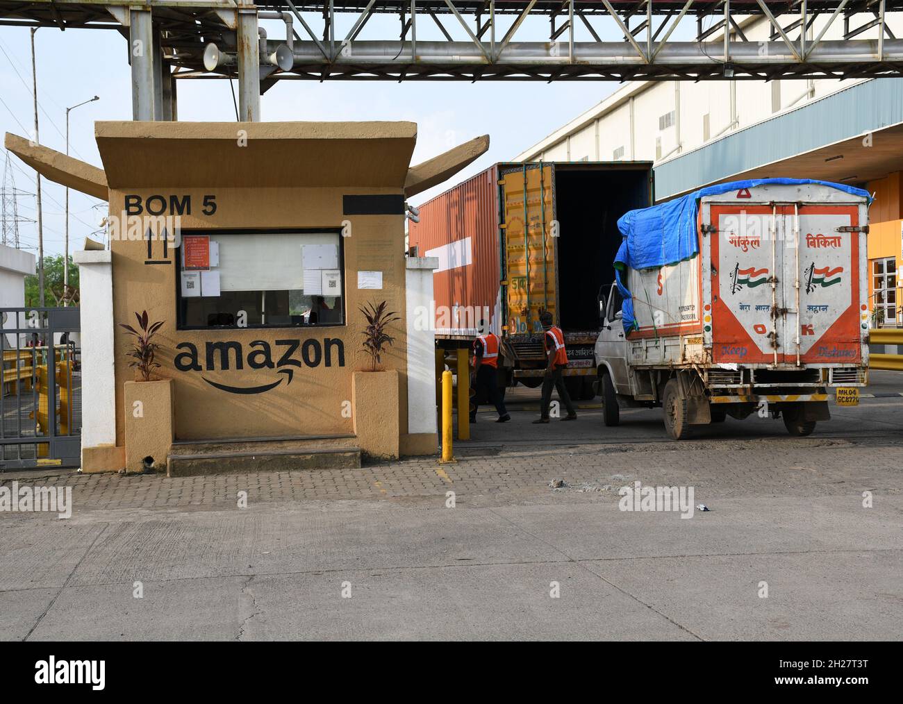 Mumbai, Maharashtra, India. 1st Oct, 2021. An exterior view of amazon ...