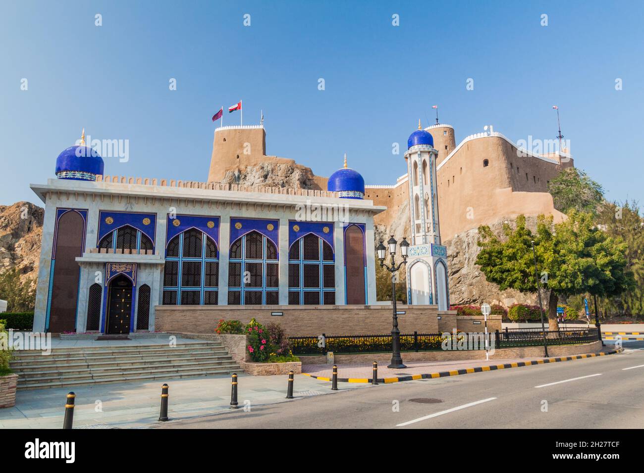 Al Khor mosque and Al Mirani Fort in Muscat, Oman Stock Photo - Alamy