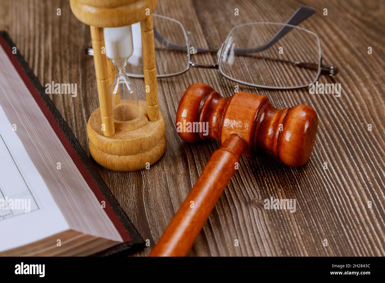Open bible gavel hi-res stock photography and images - Alamy