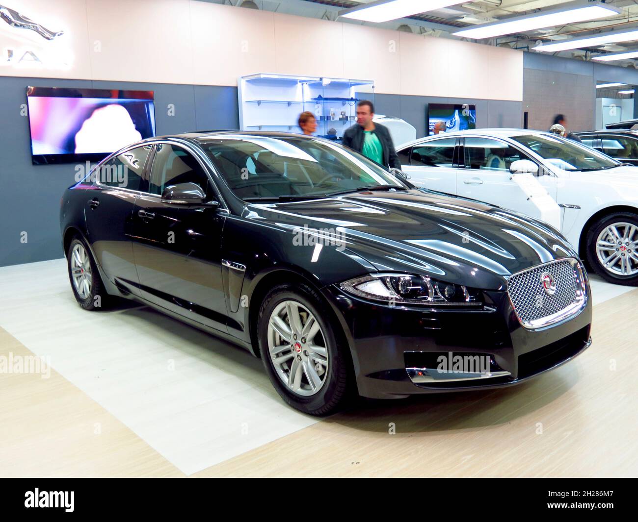 Jaguar xj cars hi-res stock photography and images - Alamy