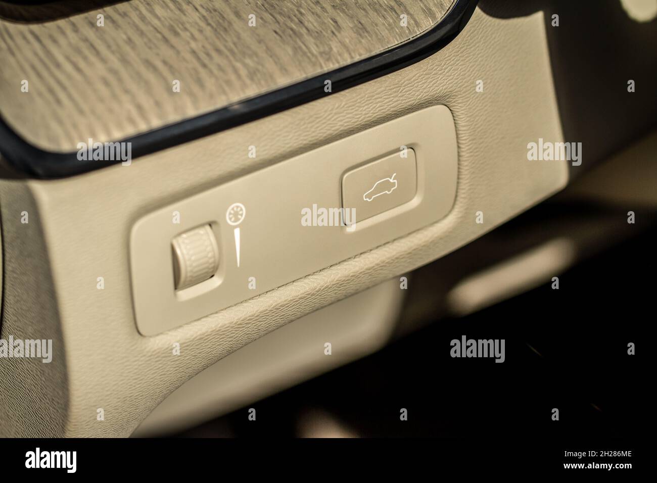 Car trunk open button. Electric trunk switch controller. Car trunk ...