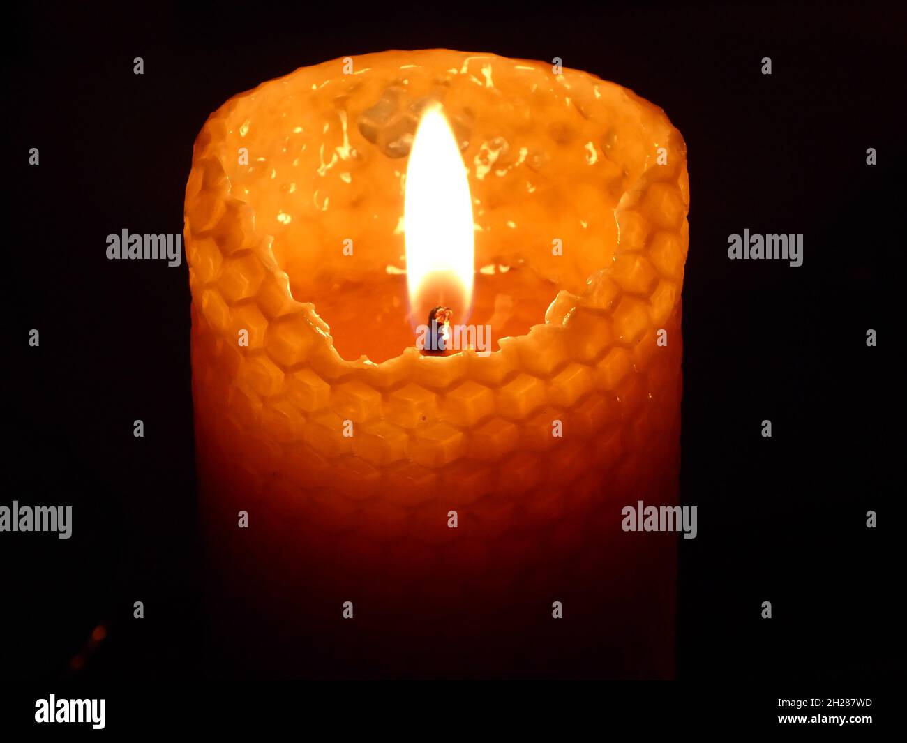 Candle burning hi-res stock photography and images - Alamy