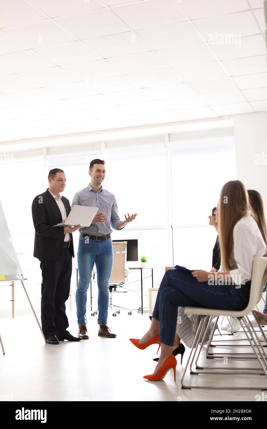 Flip chart lecture group hi-res stock photography and images - Alamy