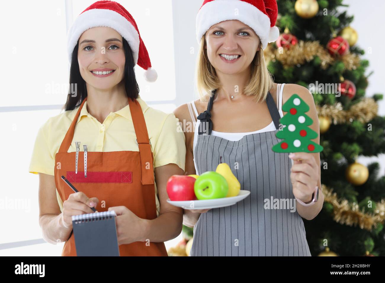 Two waitresses hi-res stock photography and images - Alamy