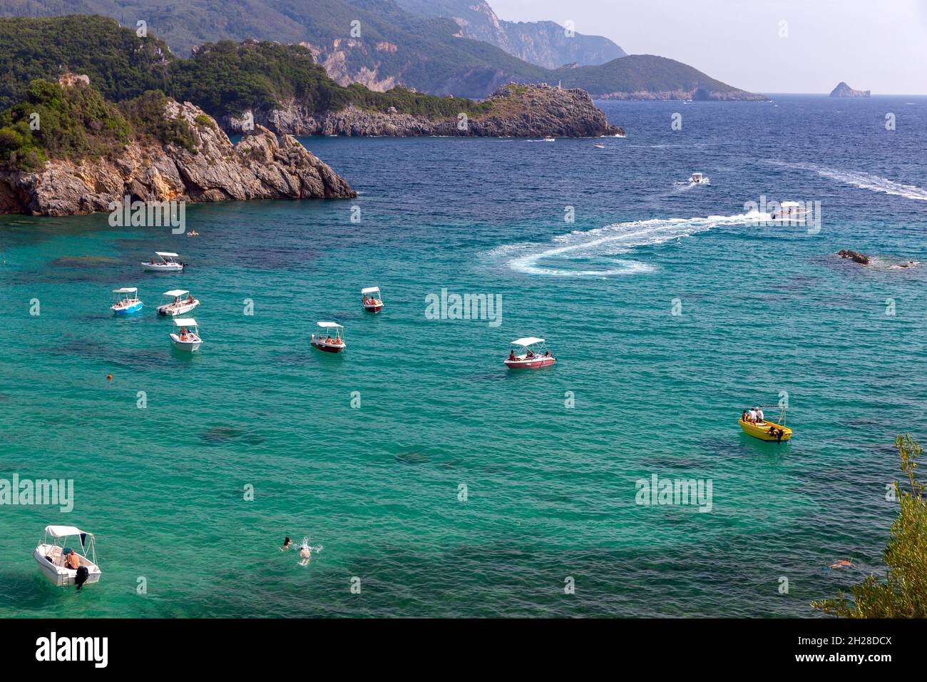 Picturesque view of the blue bay in the village of Paleokastritsa ...