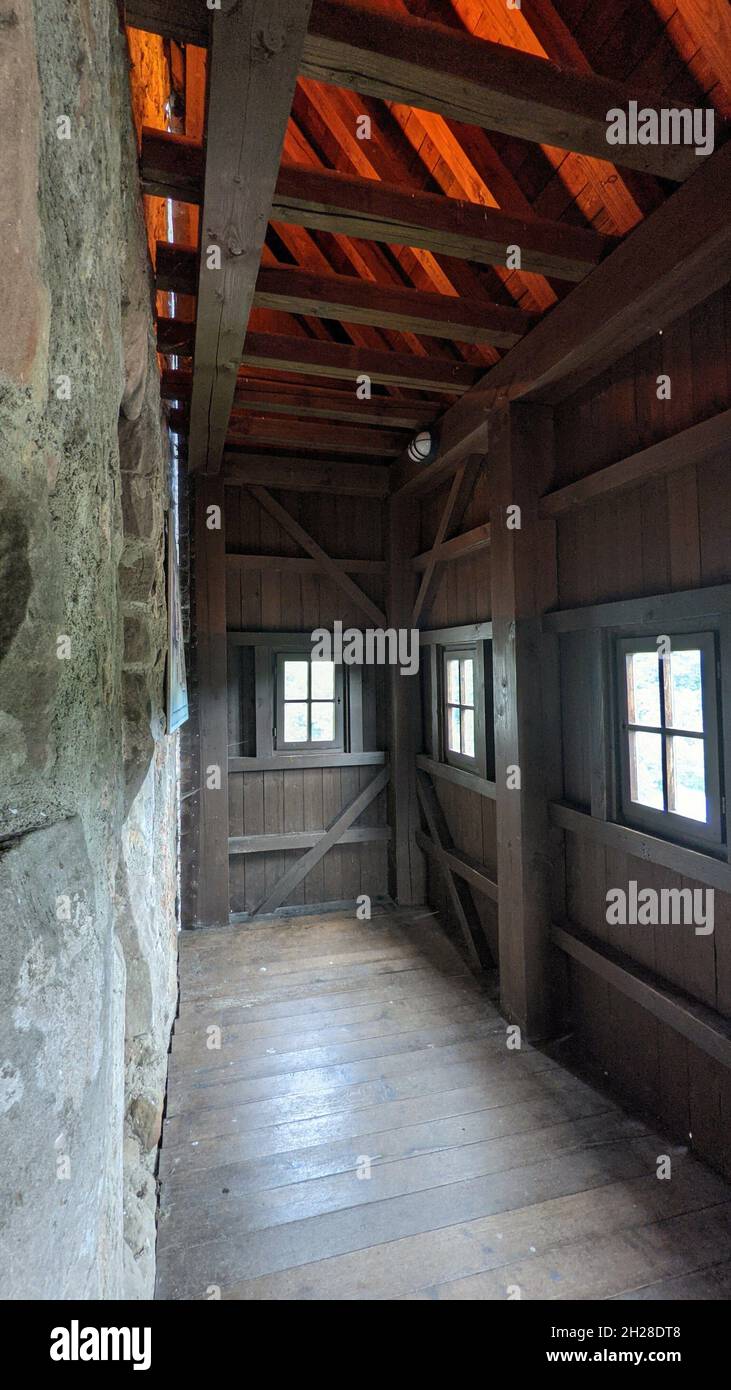 Empty barn with windows and wooden walls Stock Photo - Alamy