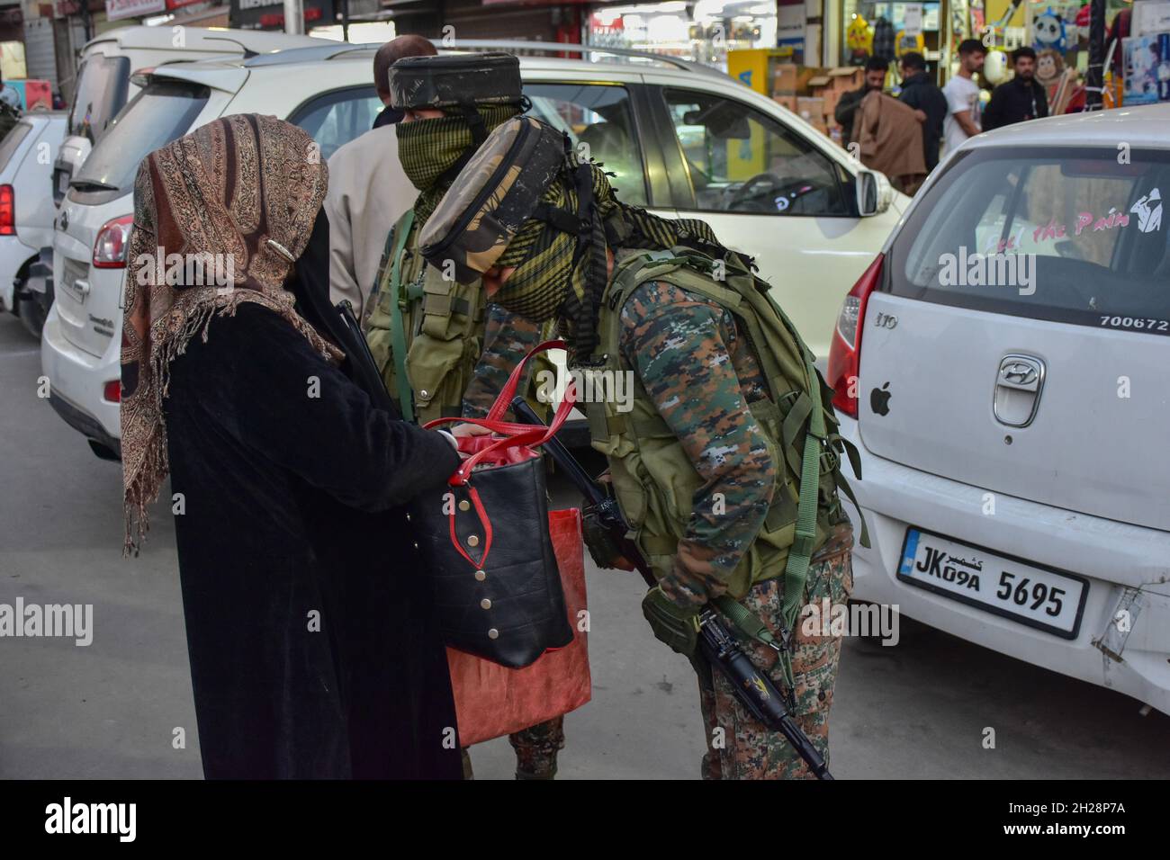 Security frisk hi-res stock photography and images - Alamy