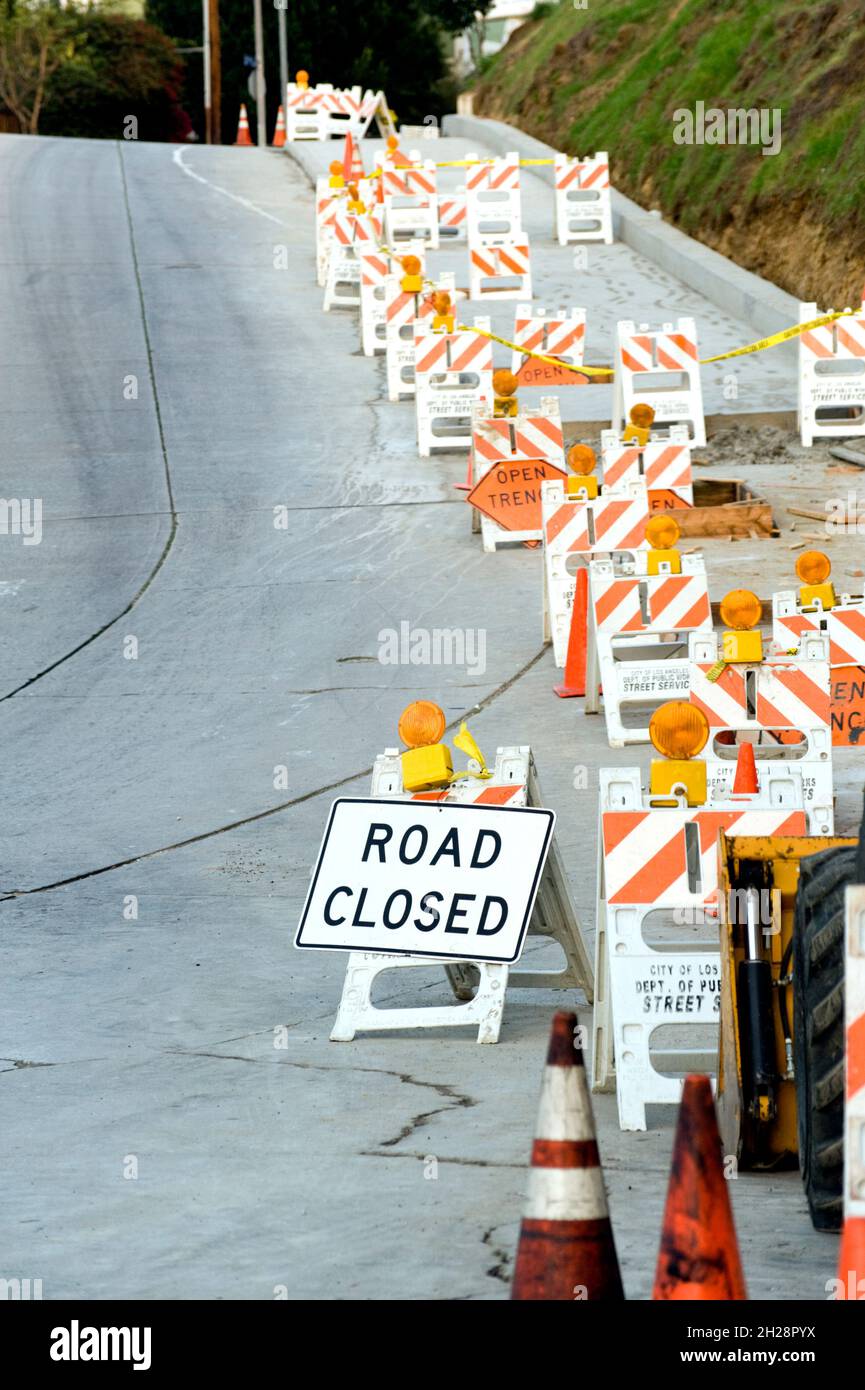 Traffic control signs construction hi-res stock photography and images ...