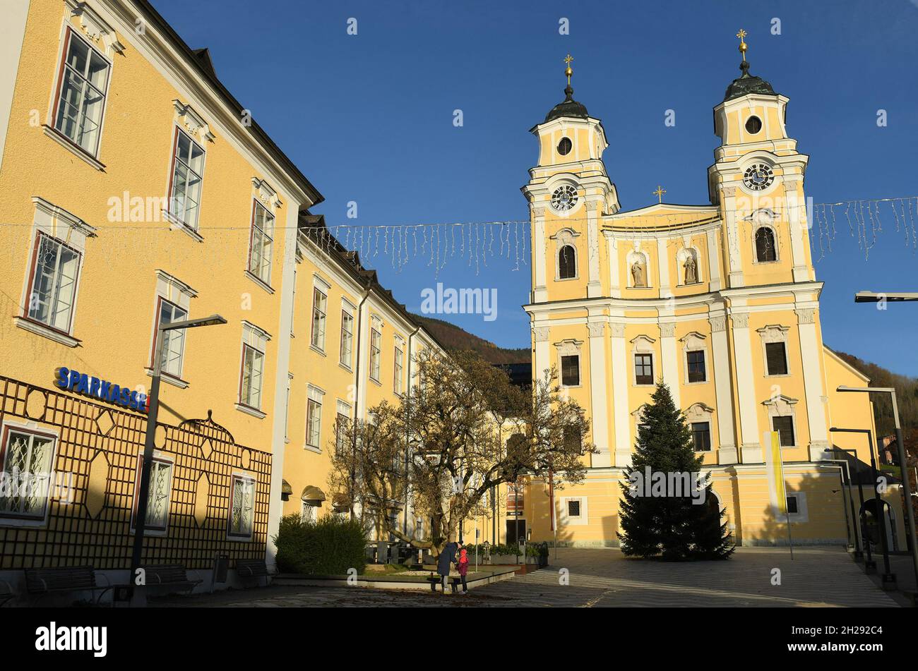 Die dem Erzengel Michael geweihte Basilika in Mondsee, Oberösterreich ...