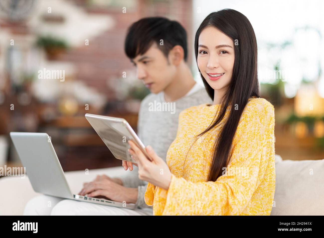 Asian couple laptop shopping hi-res stock photography and images - Alamy