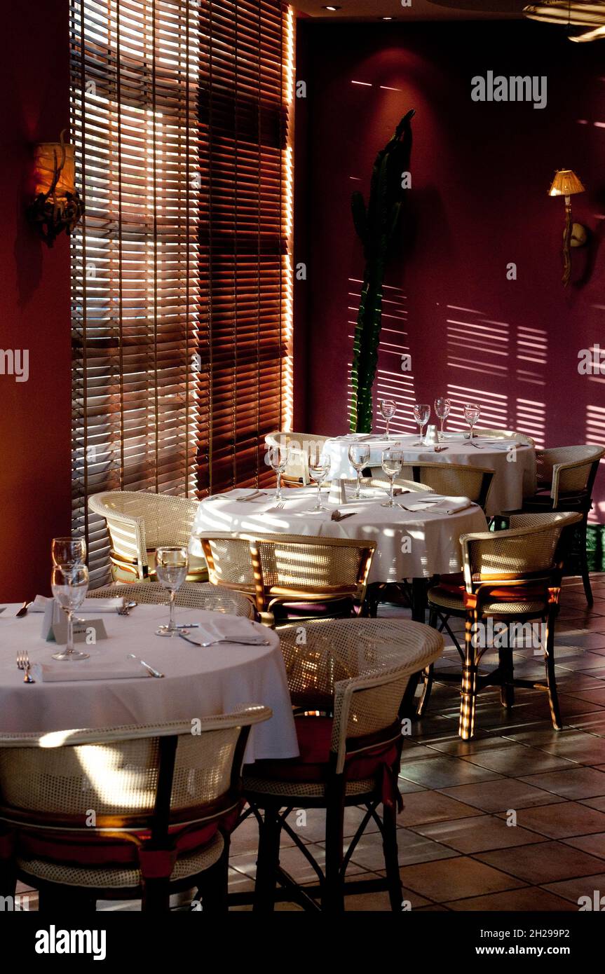 Interior restaurant wedding tables hi-res stock photography and images ...