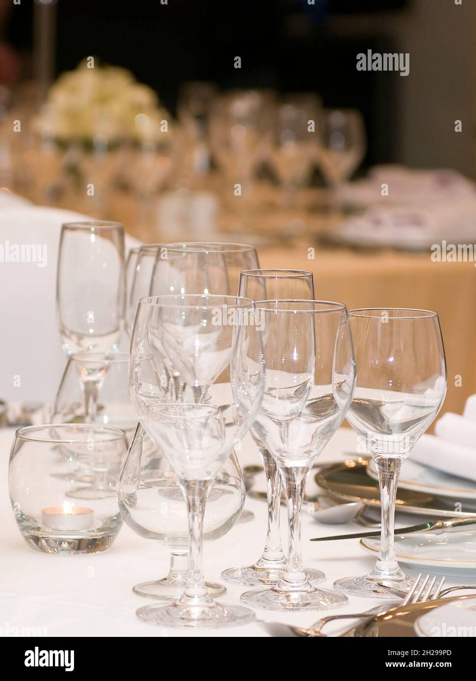 Fancy table cloth hi-res stock photography and images - Alamy