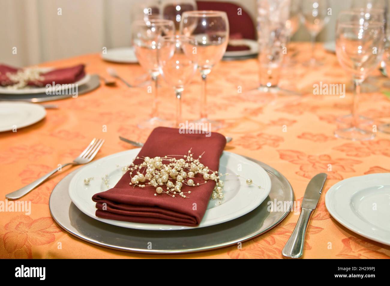 Fancy table cloth hi-res stock photography and images - Alamy
