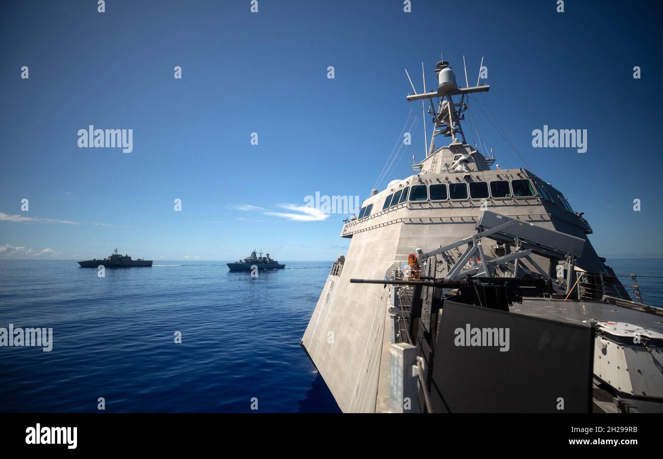 211018-N-LI768-1060 PHILIPPINE SEA (Oct. 18, 2021) – The Independence ...