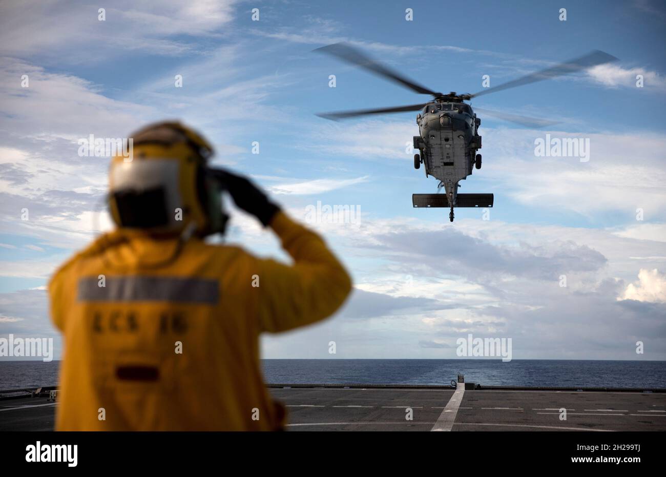211019-N-LI768-1011 PACIFIC OCEAN (Oct. 19, 2021) – Boatswain’s Mate ...