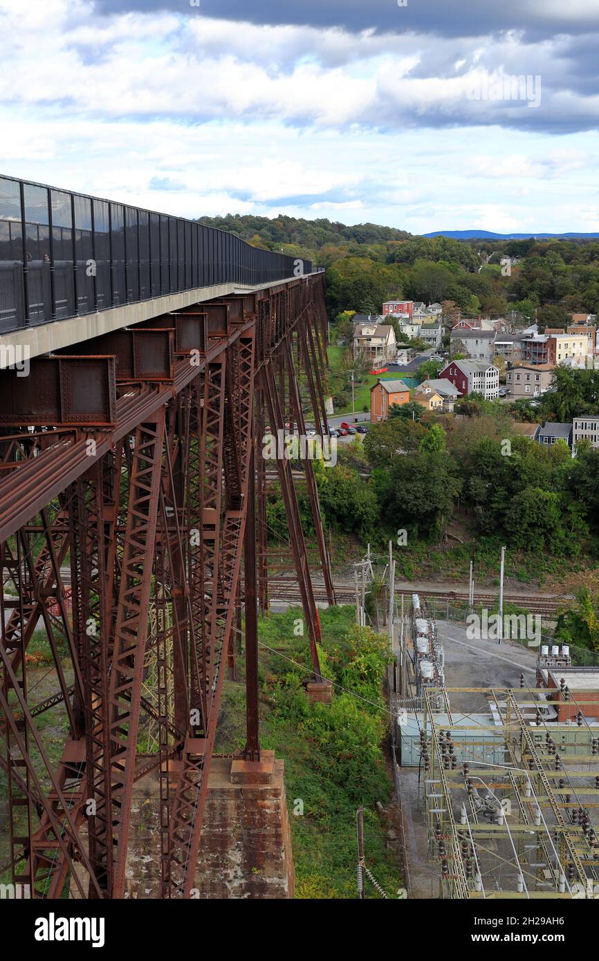Walkway over the Hudson footbridge aka Poughkeepsie Bridge with the ...