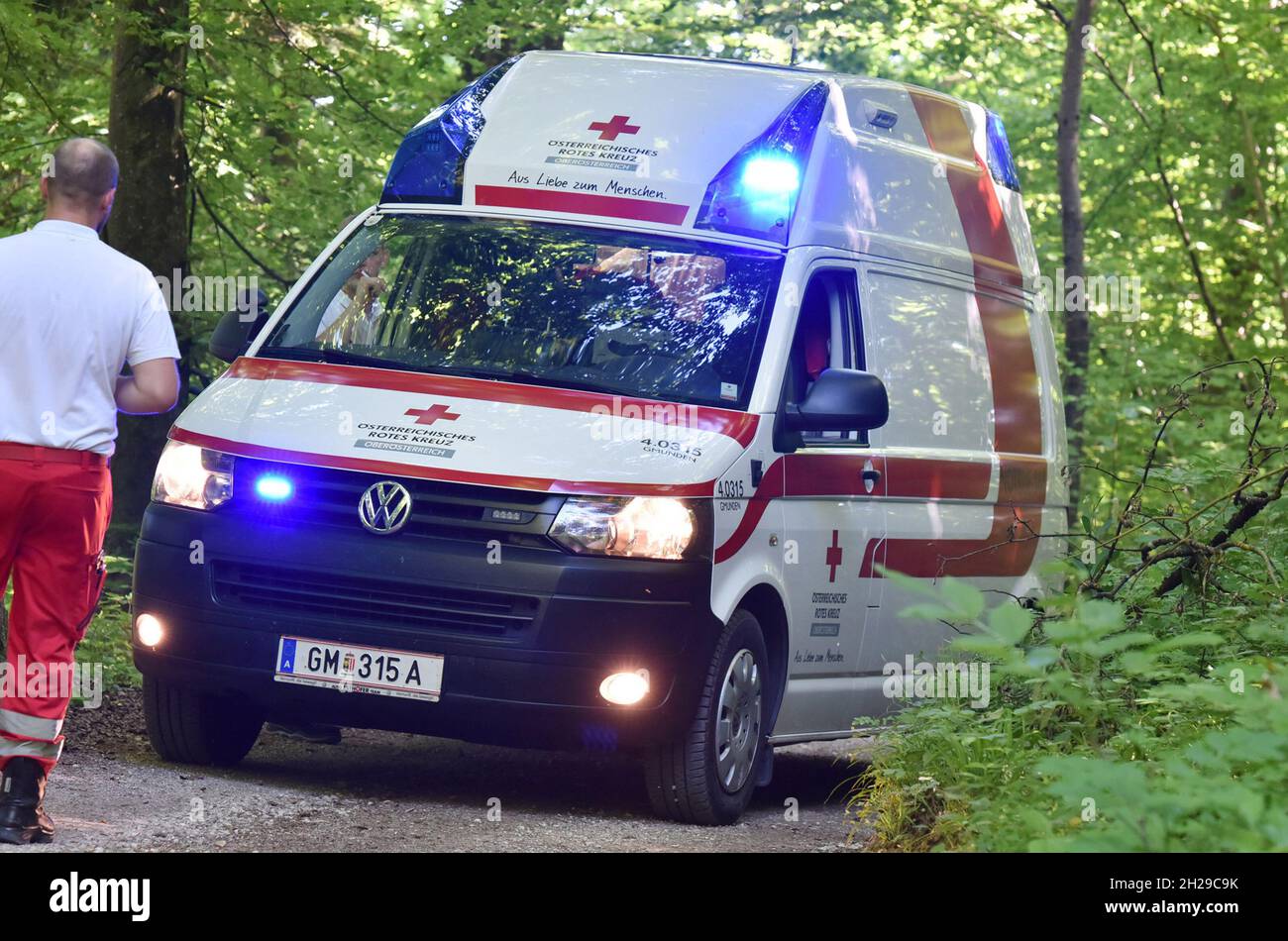 Rettungswagen des Roten Kreuzes, Österreich, Europa - Red Cross ...