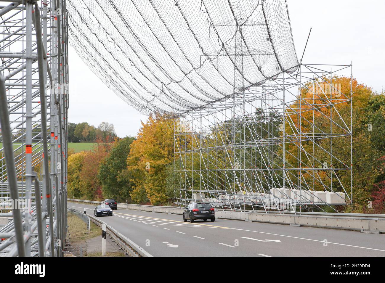 Steel frame building on highway hi-res stock photography and images - Alamy