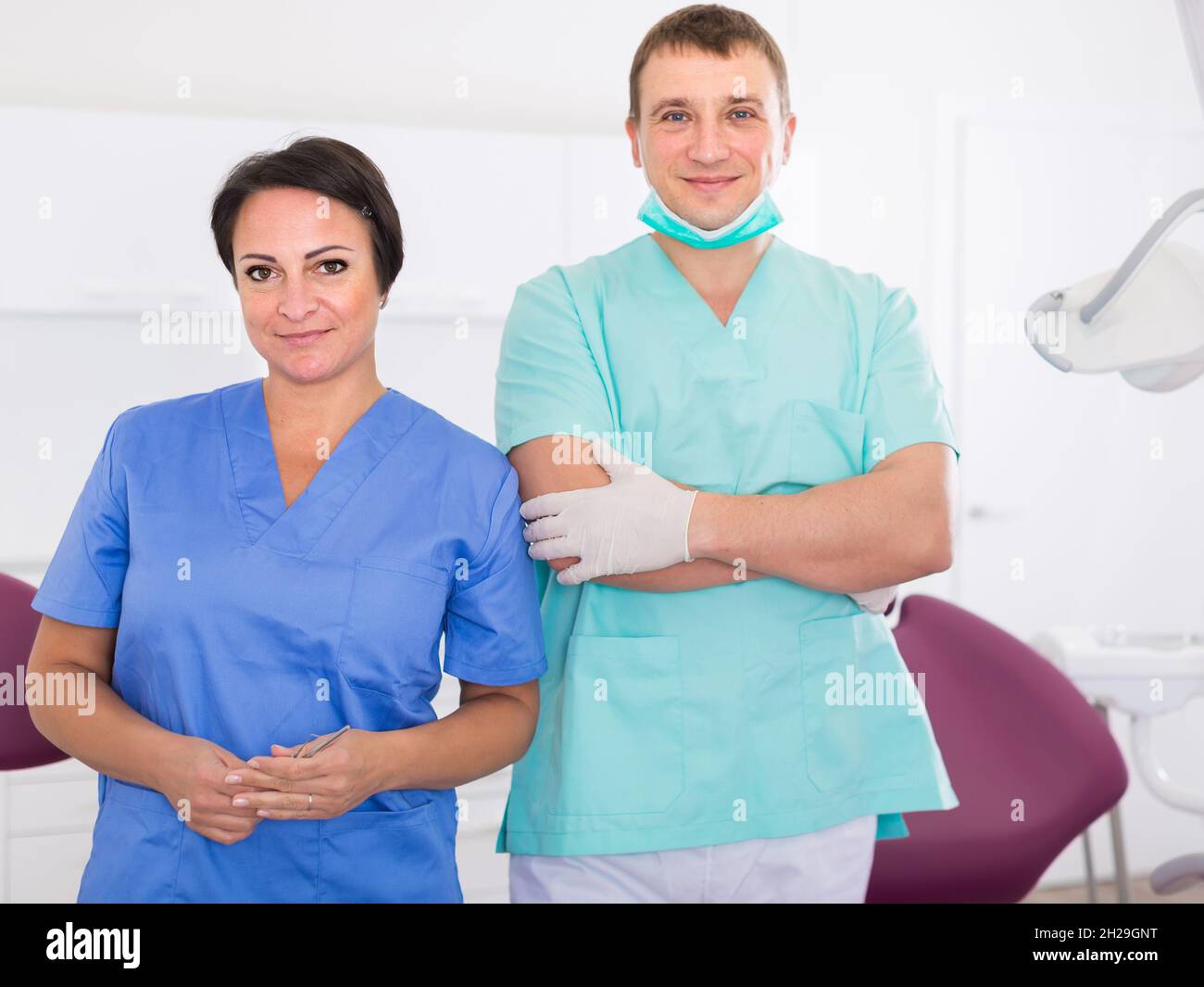 Dentist assistant standing in hi-res stock photography and images - Alamy