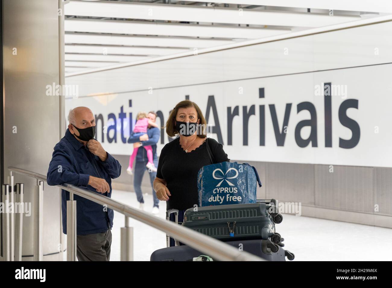 International arrivals hi-res stock photography and images - Alamy